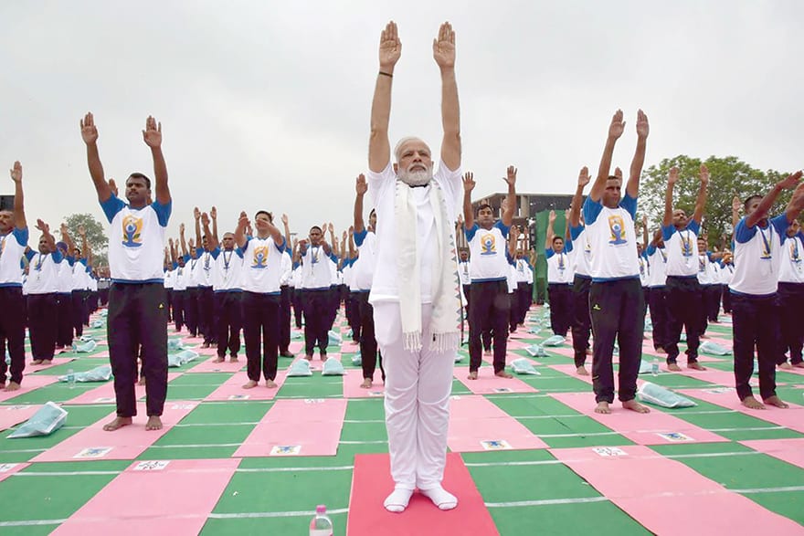Indian PM Modi Joins 30,000 People in Exercise Yoga - CorD Magazine