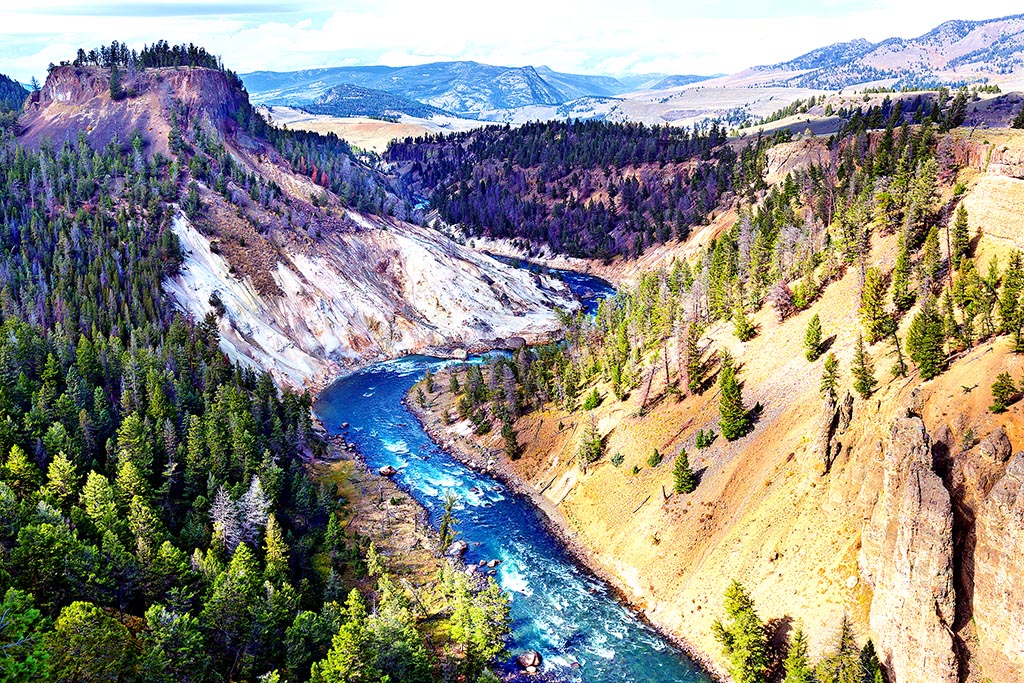 Yellowstone National Park: Stunning Natural Beauty