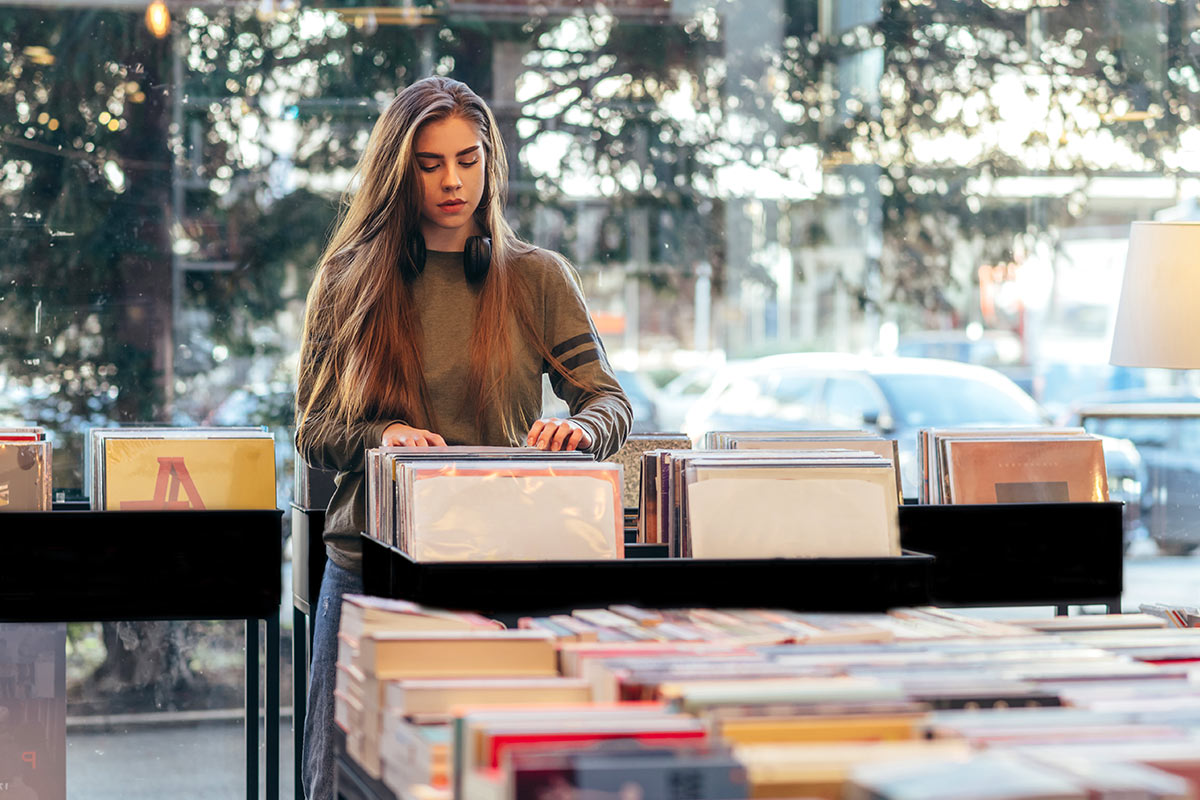 Vinyl Record Sales in the UK Reach Highest Level Since 1990 - CorD Magazine