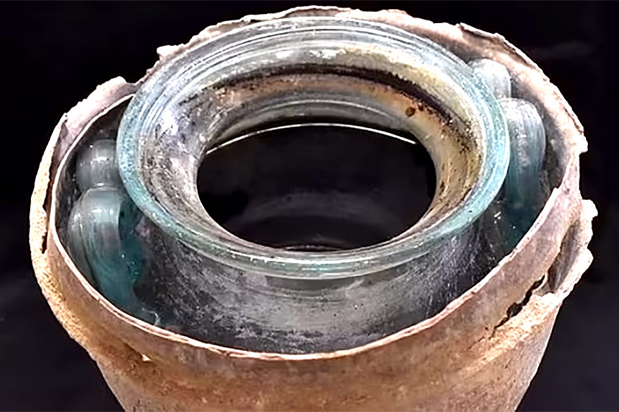 World’s Oldest Liquid Wine Found in Roman Tomb in Spain - CorD Magazine