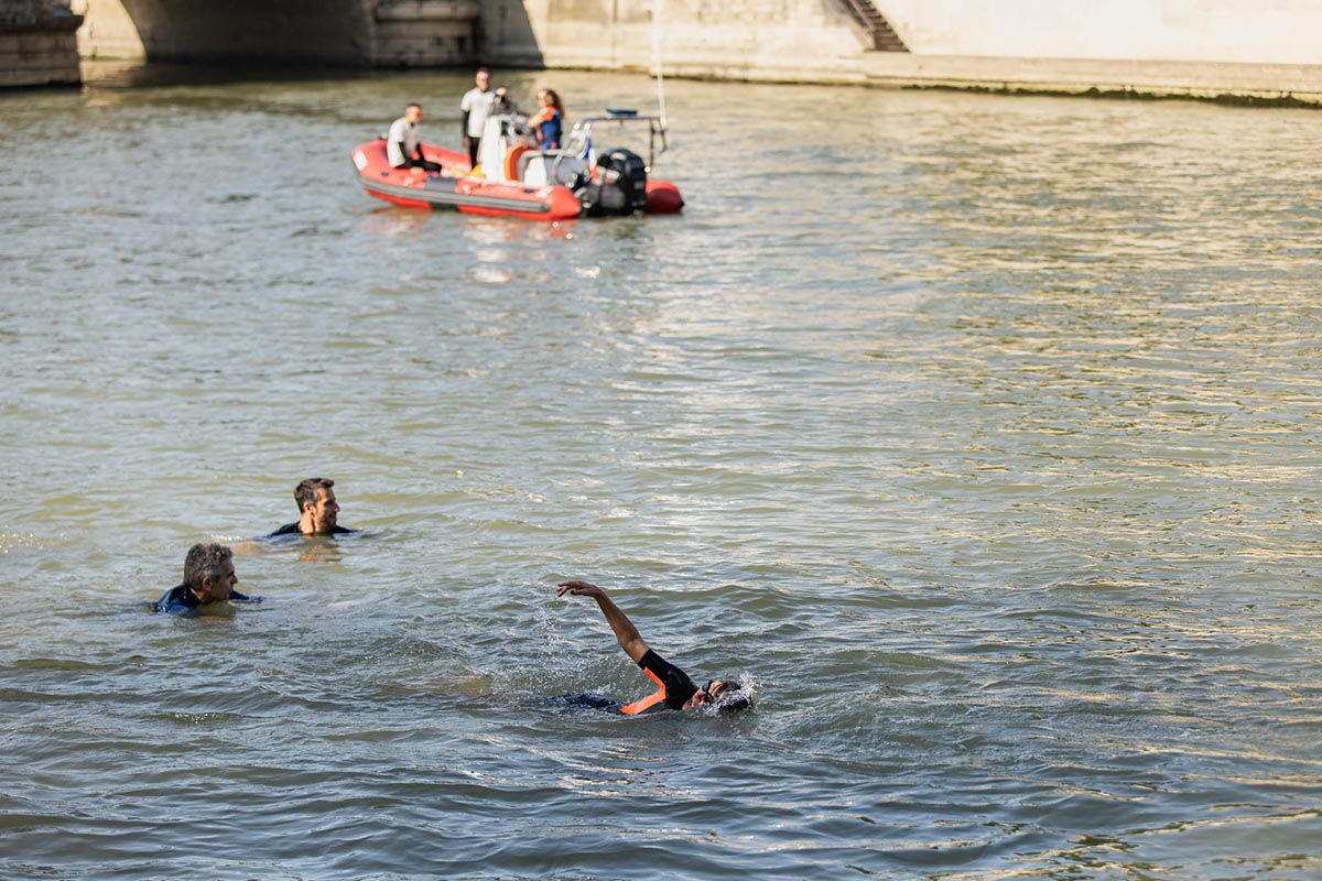 Paris Mayor Swims in the Seine to Demonstrate River’s Cleanliness Ahead ...