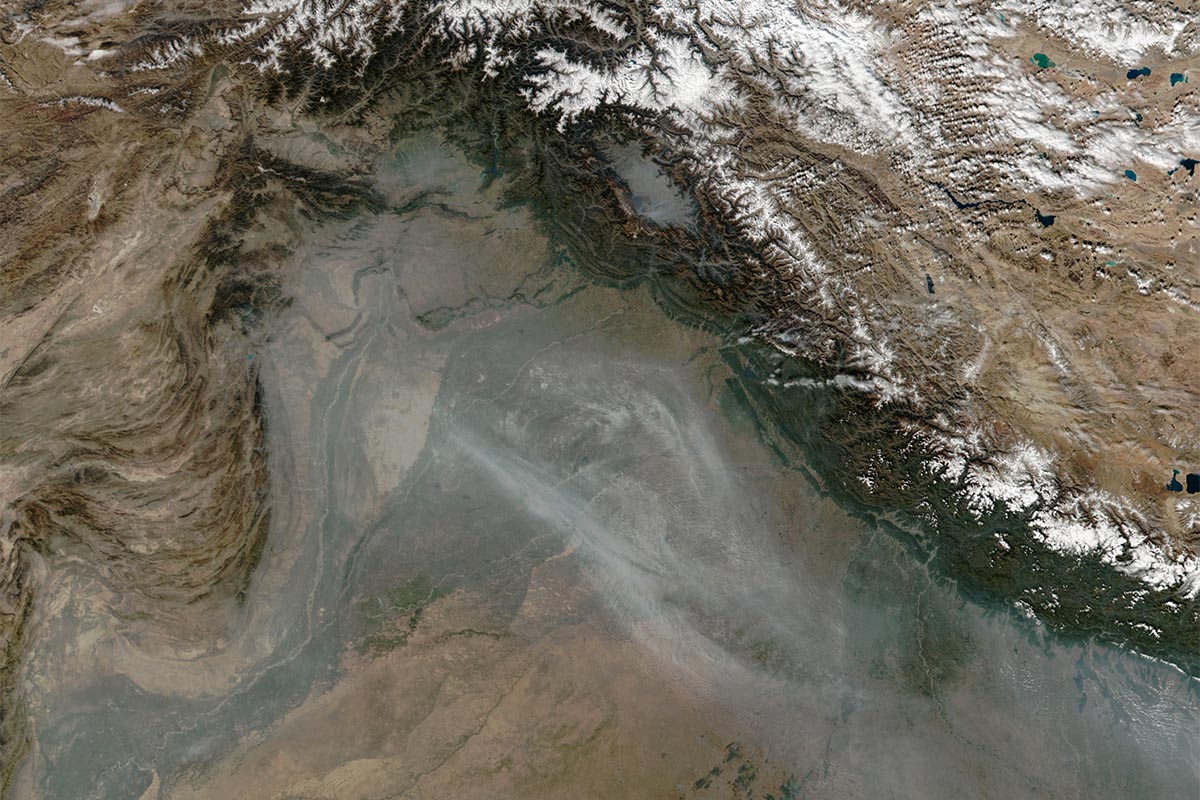 Satellite Images Show Pakistan’s Smog Visible from Space - CorD Magazine